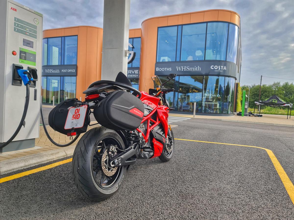 Energica Eva Ribelle / Eva Ribelle RS - First Ride | IX Magazine