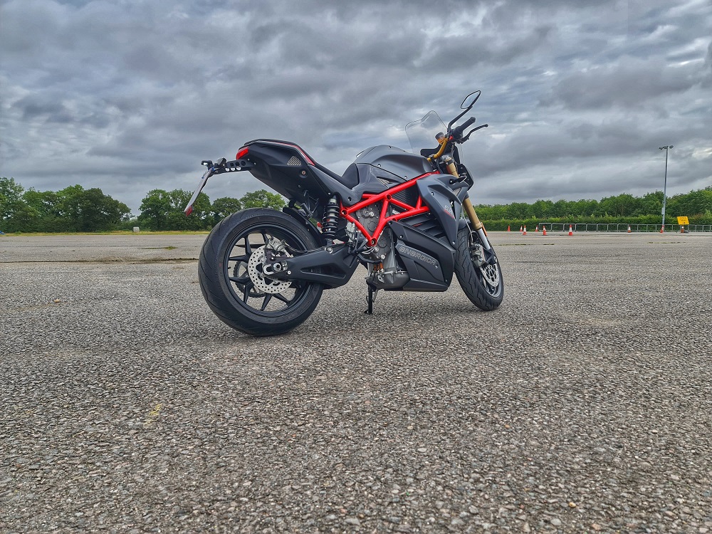 Energica Eva Ribelle / Eva Ribelle RS - First Ride | IX Magazine