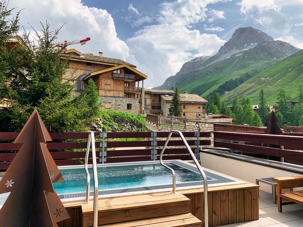 Club Med Exclusive Collection Val d'Isère: Summer Paragliding Over The ...