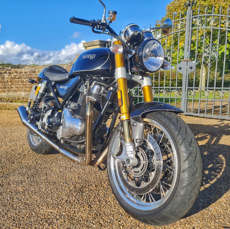 The Norton Commando 961 - A British Icon Redefined | IX Magazine