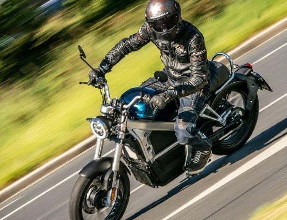 Horwin CR6 Electric Motorcycle Review | IX Magazine